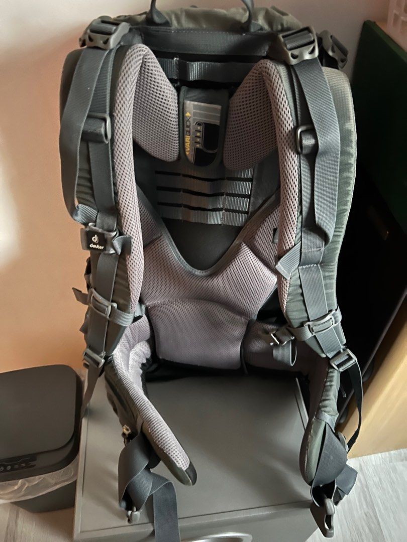 deuter backpack, Sports Equipment, Hiking & Camping on Carousell