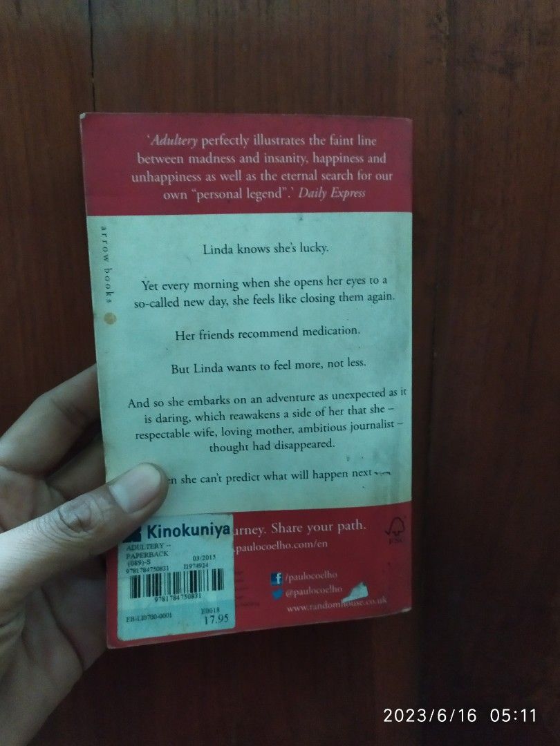English Novel, Buku & Alat Tulis, Buku di Carousell