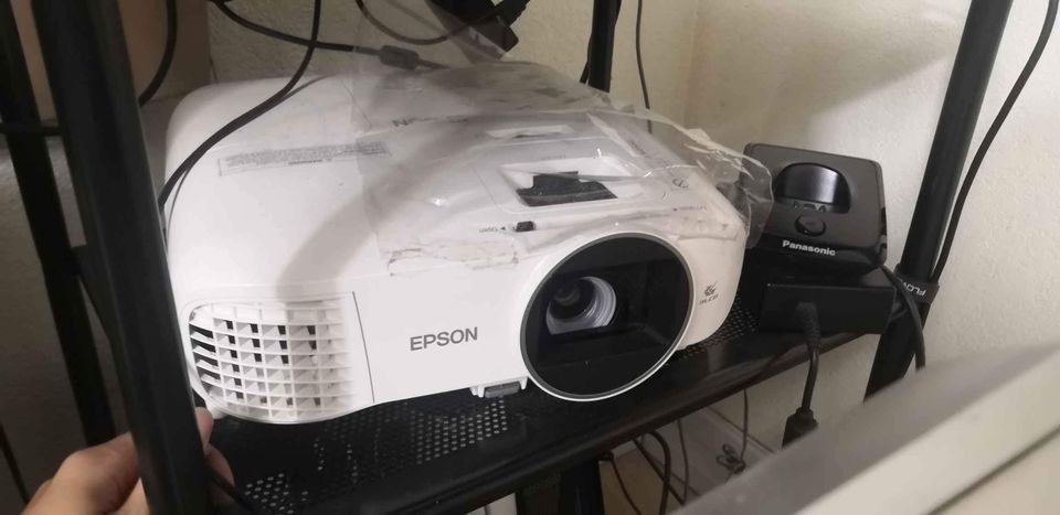 Epson HC2100 3D Capable 3LCD Projector Home Cinema 2500 lumens, TV ...