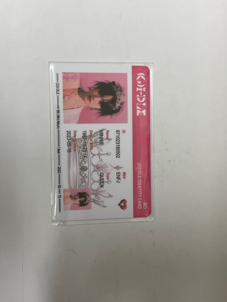 G-idle I feel album ID card, 興趣及遊戲, 收藏品及紀念品, 韓流 - Carousell