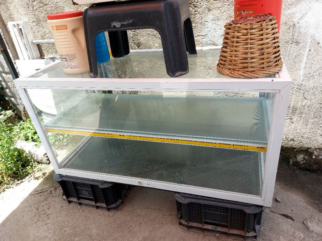 glass stante on Carousell