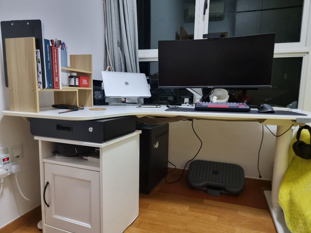 IKEA Bekant electrical/ electric ergonomic office mechanical standing ...