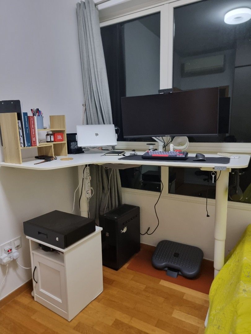 IKEA Bekant electrical/ electric ergonomic office mechanical standing ...