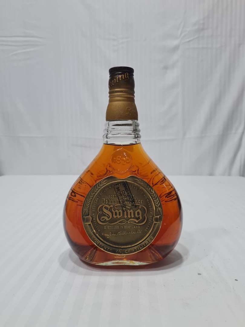 Johnnie Walker Swing 750ml, Food & Drinks, Alcoholic Beverages on Carousell