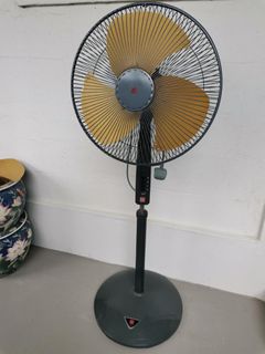 KDK 12" Table / standing fan with YURAGI mode come with remote ...