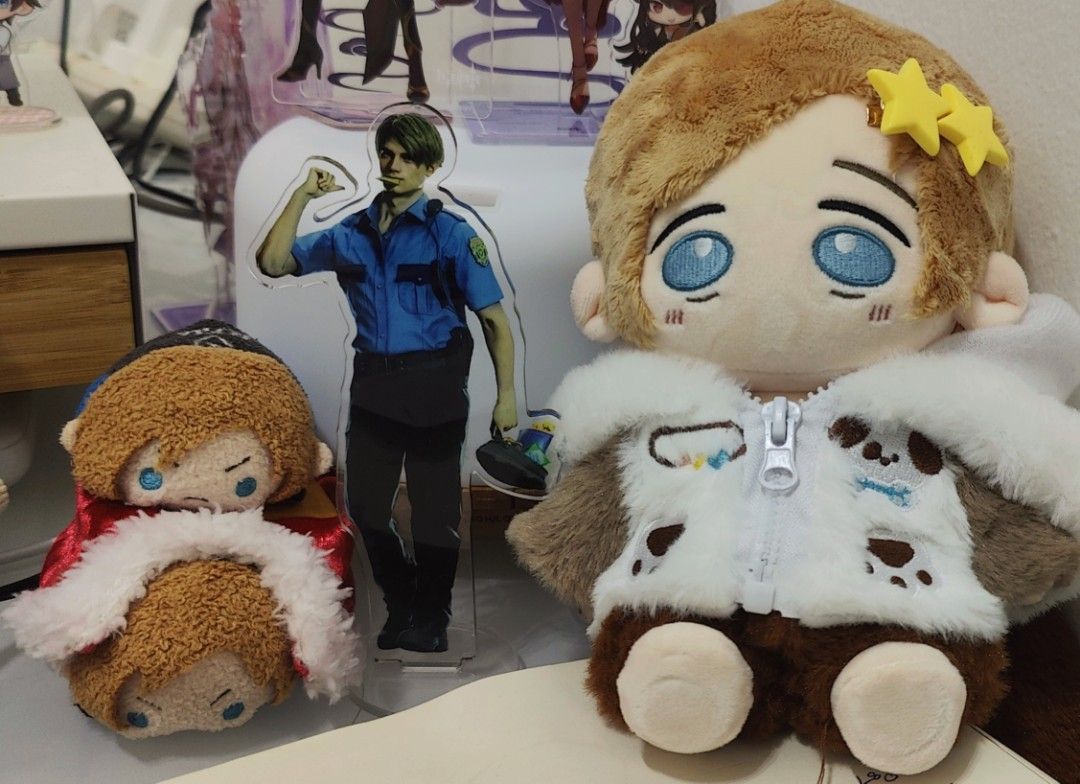 leon kennedy doll 20cm 40cm plush plushie, Hobbies & Toys, Memorabilia ...