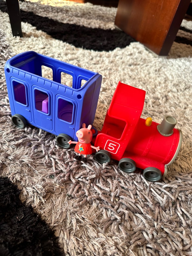 Peppa pig train and figure on Carousell