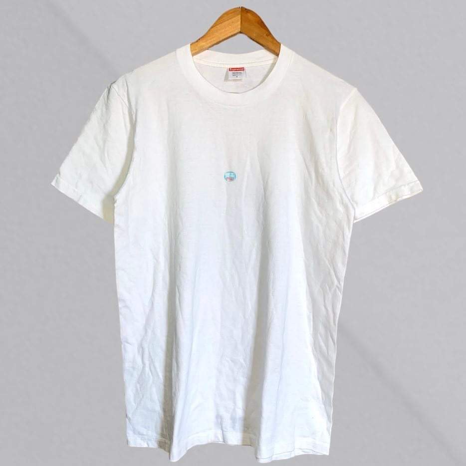 Supreme small logo, Men's Fashion, Tops & Sets, Tshirts & Polo Shirts ...