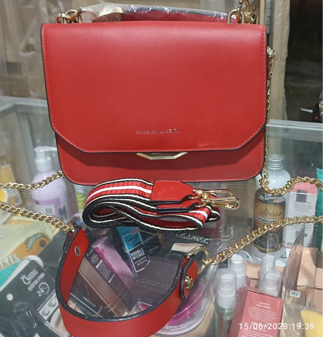 Tas merah model ck, Fesyen Wanita, Tas & Dompet di Carousell