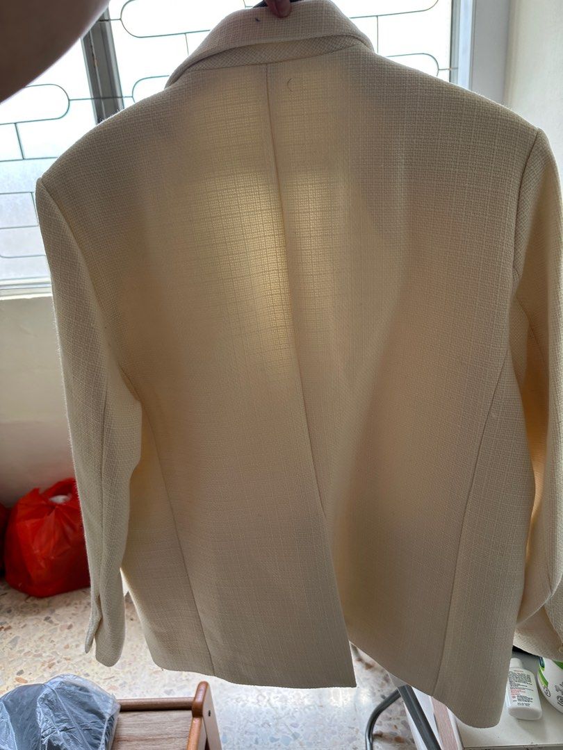 TEXTURE NEOLA, Women's Fashion, Coats, Jackets and Outerwear on Carousell