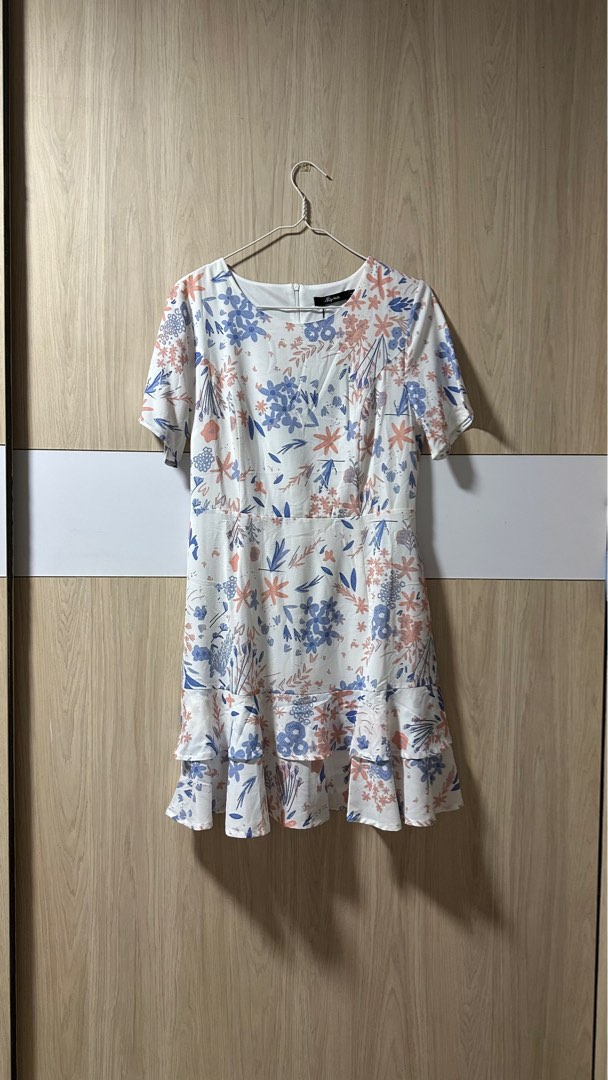 The Stage Walk floral dress, Women's Fashion, Dresses & Sets, Dresses ...
