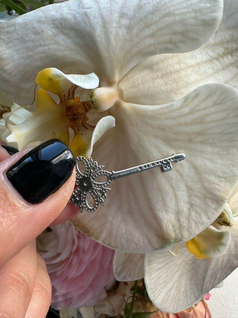 Tiffany and co Victoria Key Pendant diamond platinum, Women's Fashion ...