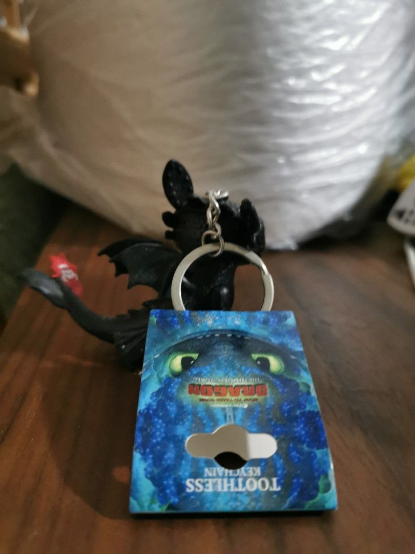 Toothless Keychain, Hobbies & Toys, Memorabilia & Collectibles, Fan Merchandise on Carousell