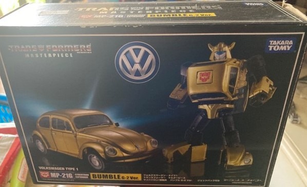 Transformer Bumblebee Gold Bug. Generation 1 and Cybertron Head ...