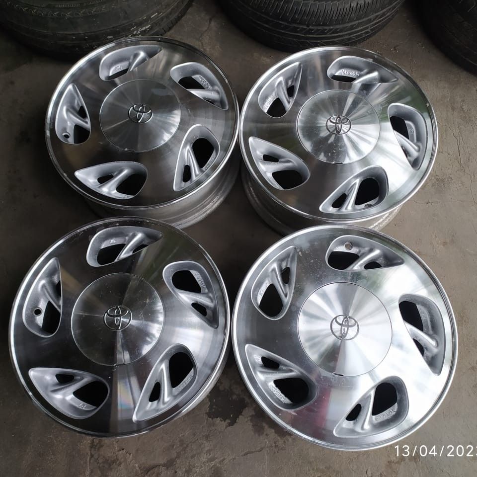 Velg oem original Toyota kijang kapsul lgx, Aksesoris Mobil di Carousell