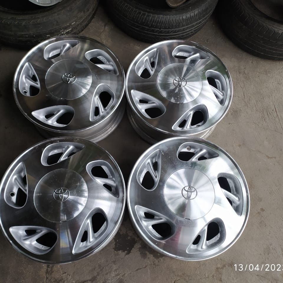 Velg oem original Toyota kijang kapsul lgx on Carousell