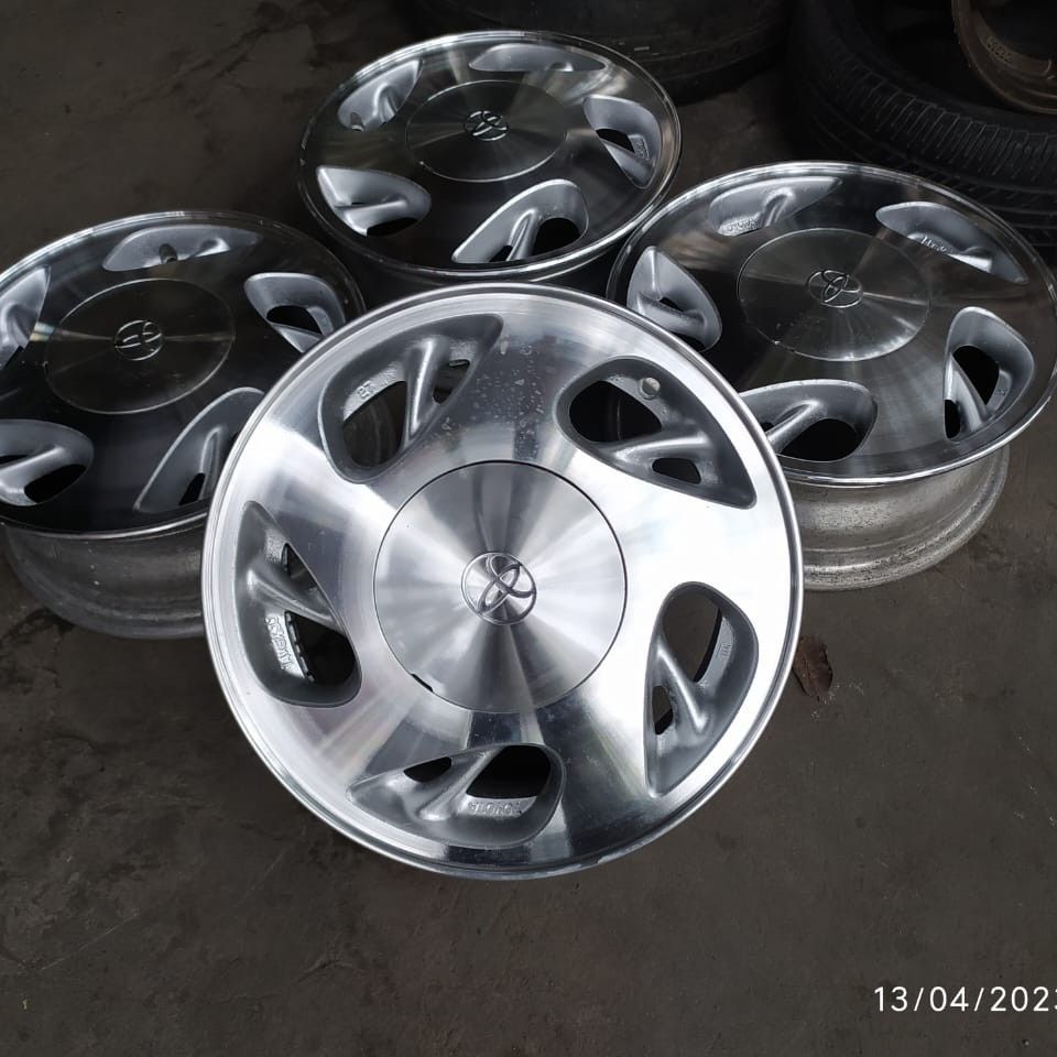 Velg oem original Toyota kijang kapsul lgx, Aksesoris Mobil di Carousell