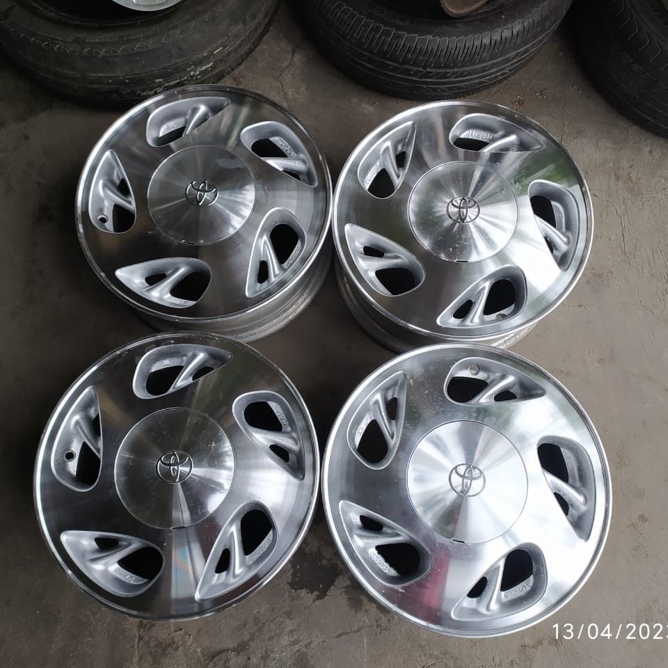 Velg oem original Toyota kijang kapsul lgx, Aksesoris Mobil di Carousell