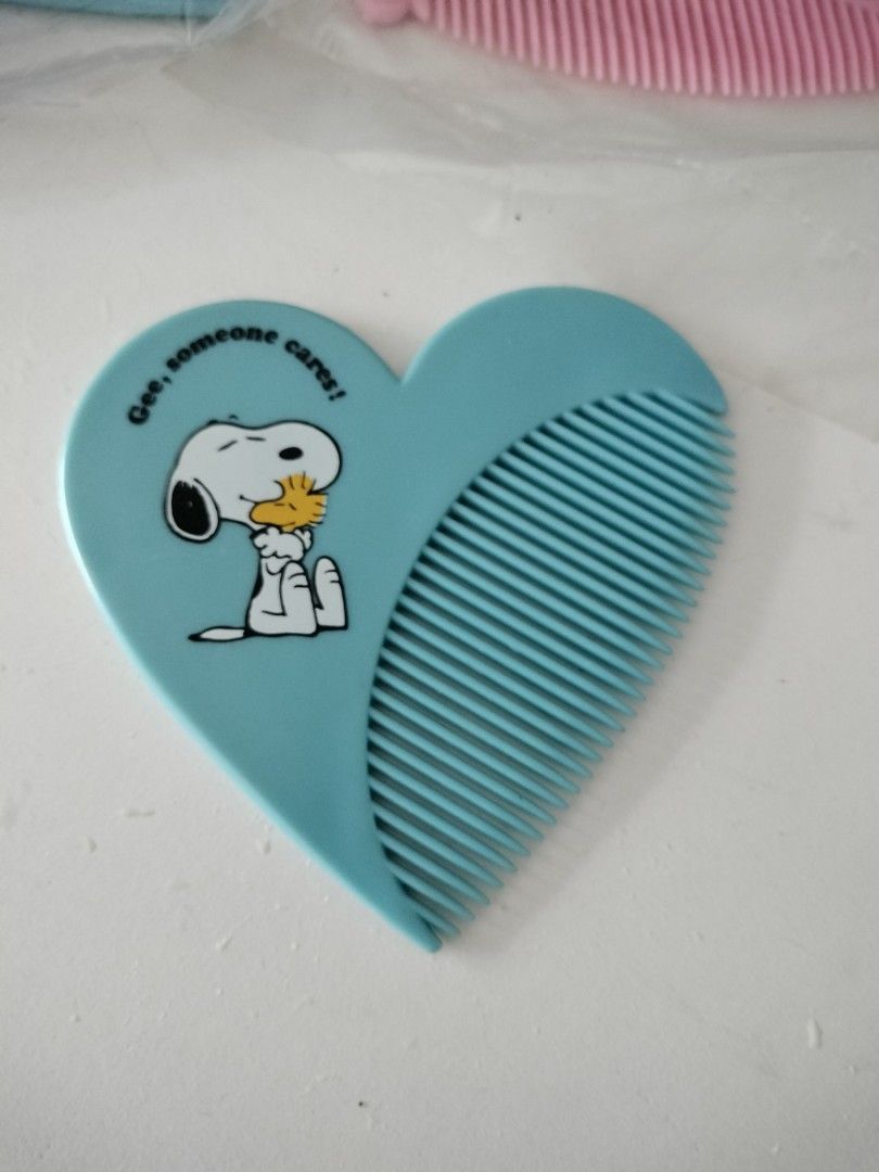 Vintage Snoopy Comb - 60s, Hobbies & Toys, Memorabilia & Collectibles, Fan Merchandise on Carousell