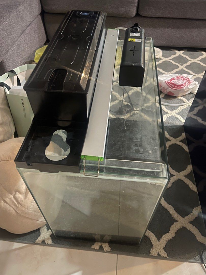 2ft Fish tank, Pet Supplies, Homes & Other Pet Accessories on Carousell