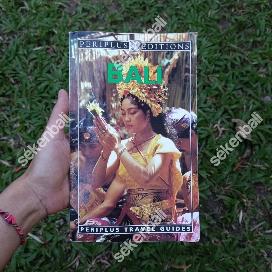 Buku Periplus Travel Guides: BALI Tahun 1994 Bahasa Inggris, Buku & Alat Tulis, Buku di Carousell