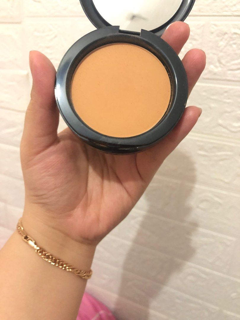 Compact powder maybelline fit me on Carousell