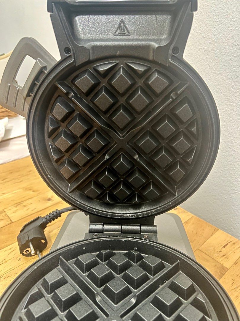 Cuisinart standing waffle maker, TV & Home Appliances, Kitchen ...