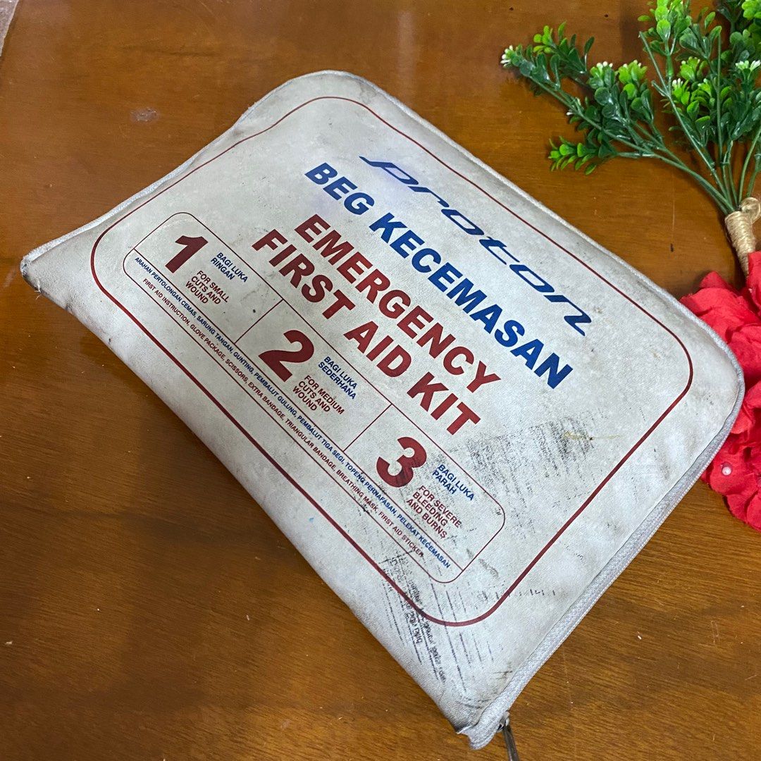 Defect emergency bag_ FIRST AID KIT_ Bag Kecemasan, Everything Else ...