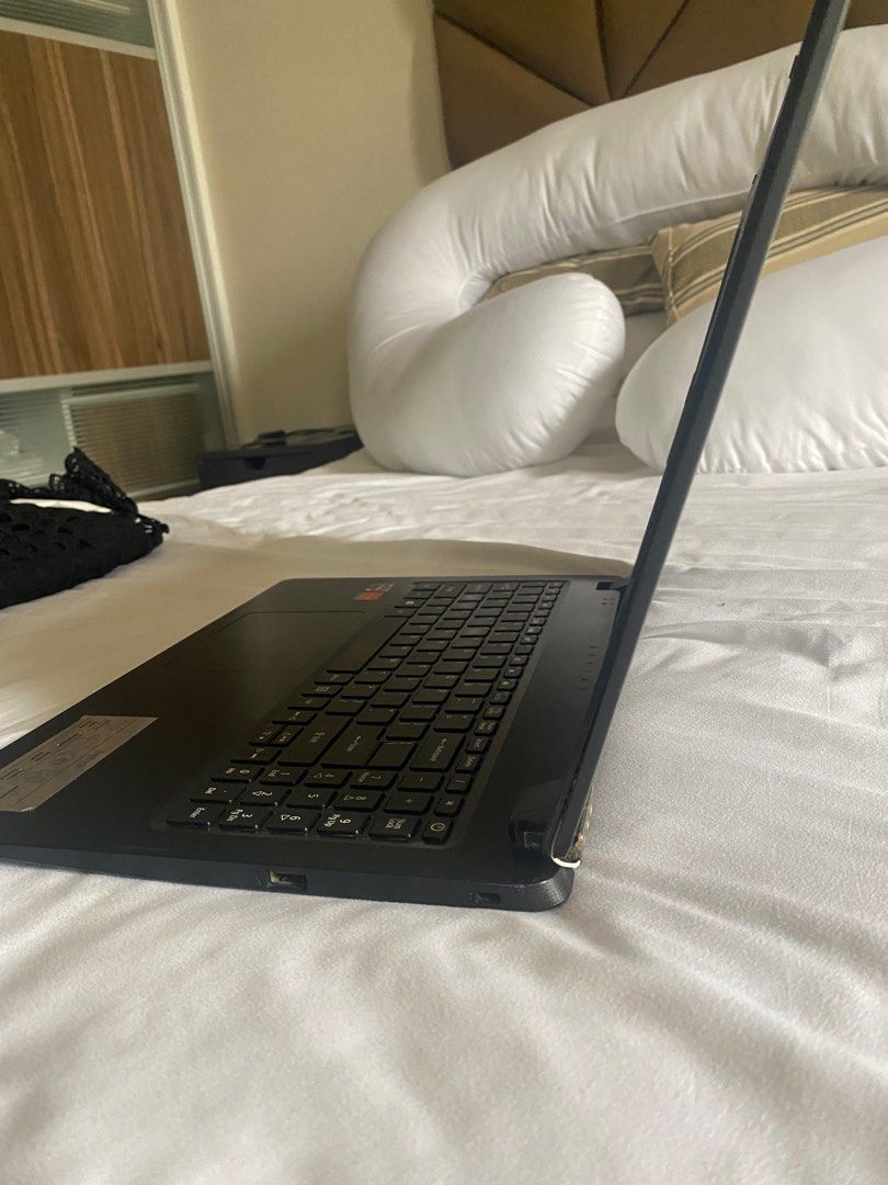 Defective Laptop - Sira on Carousell