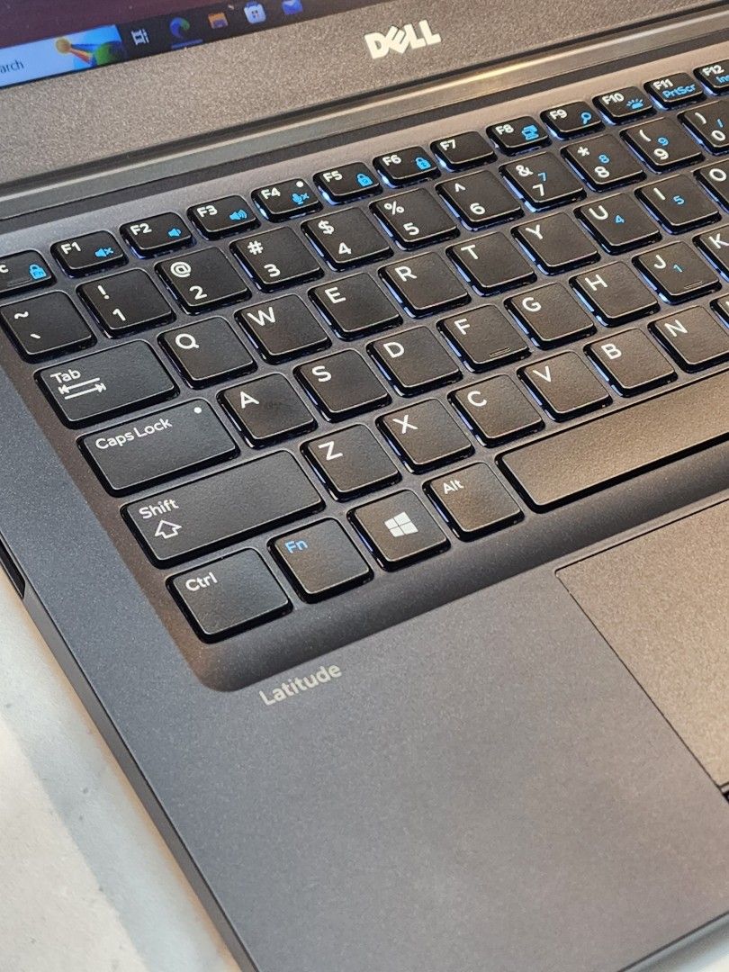 Dell Latitude 7280 i5 6th Gen 8Gb Ram 128Gb SSD, 720 Resolution 12.5 ...