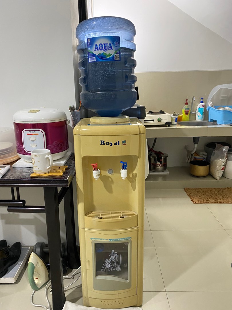 Dispenser air besar, Kitchen & Appliances di Carousell