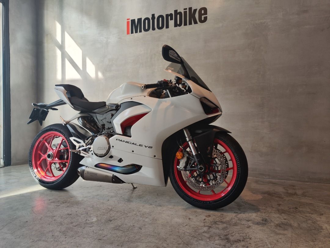 2022 Ducati Panigale V2 White Rosso Akrapovic Fullsystem Motorbikes On Carousell 