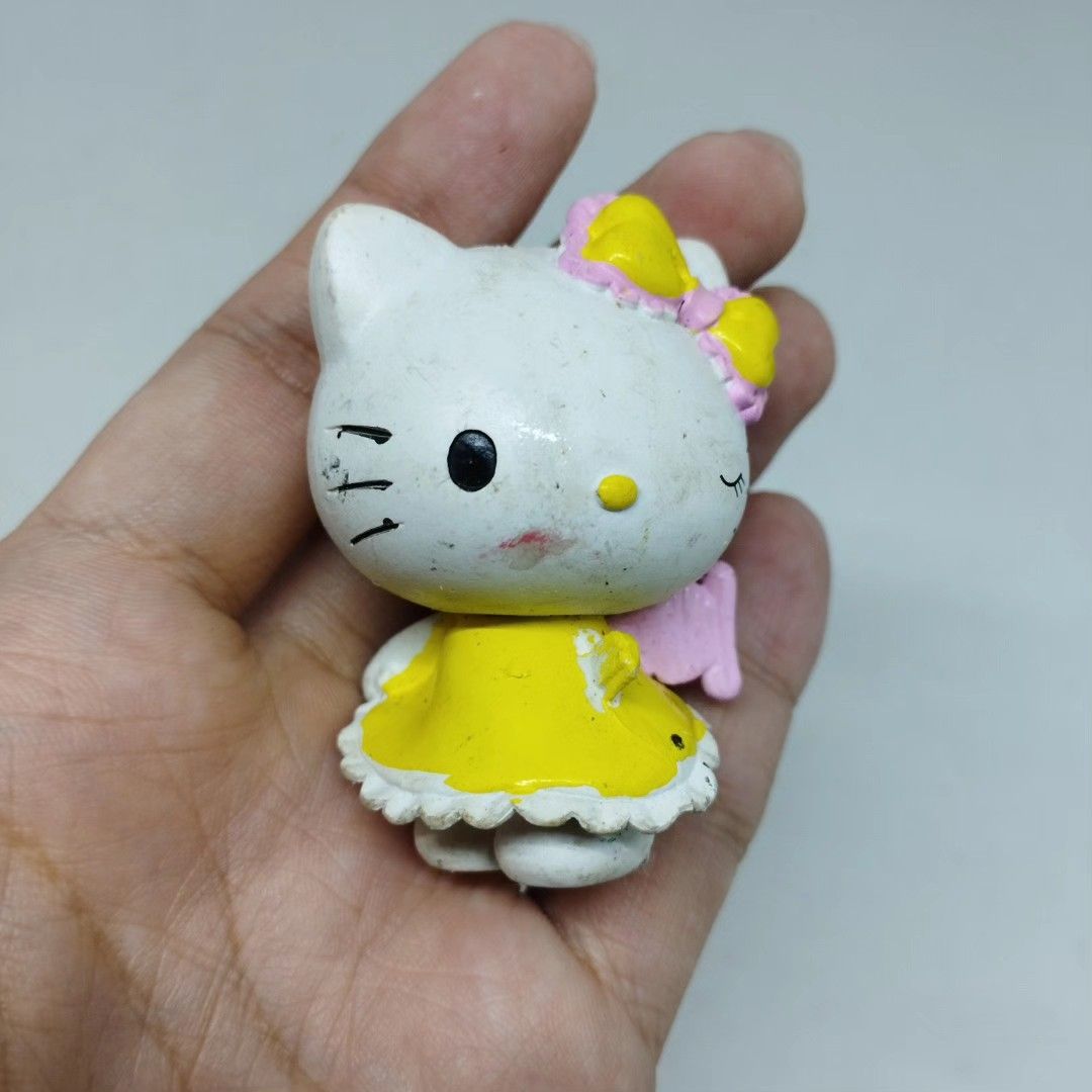 Figure Hello Kitty Kuning Minus, Toys & Collectibles, Mainan di Carousell