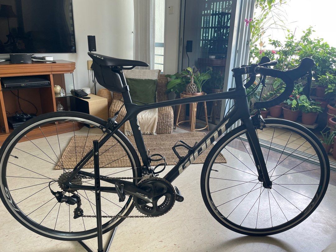 Giant TCR Advanced 2 Shimano 105 11 speed, Sports Equipment, Bicycles & Parts, Bicycles on Carousell