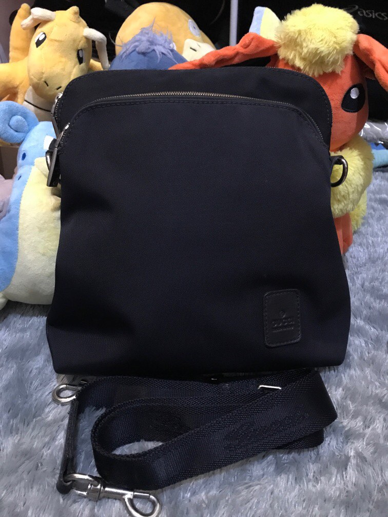 GUCCI, Fesyen Pria, Tas & Dompet , Tas Selempang di Carousell