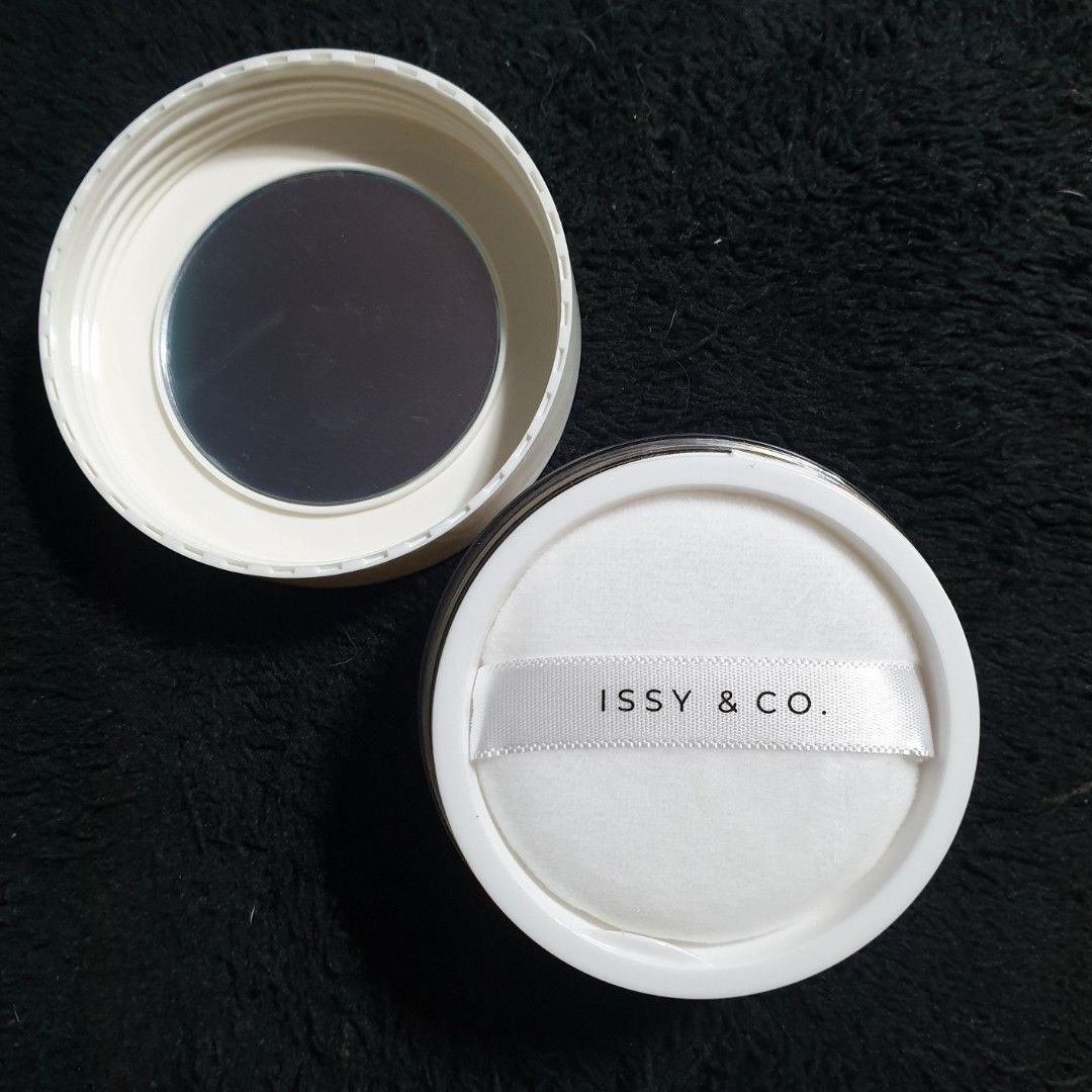 Issy & co weightless loose powder in radiant finish on Carousell