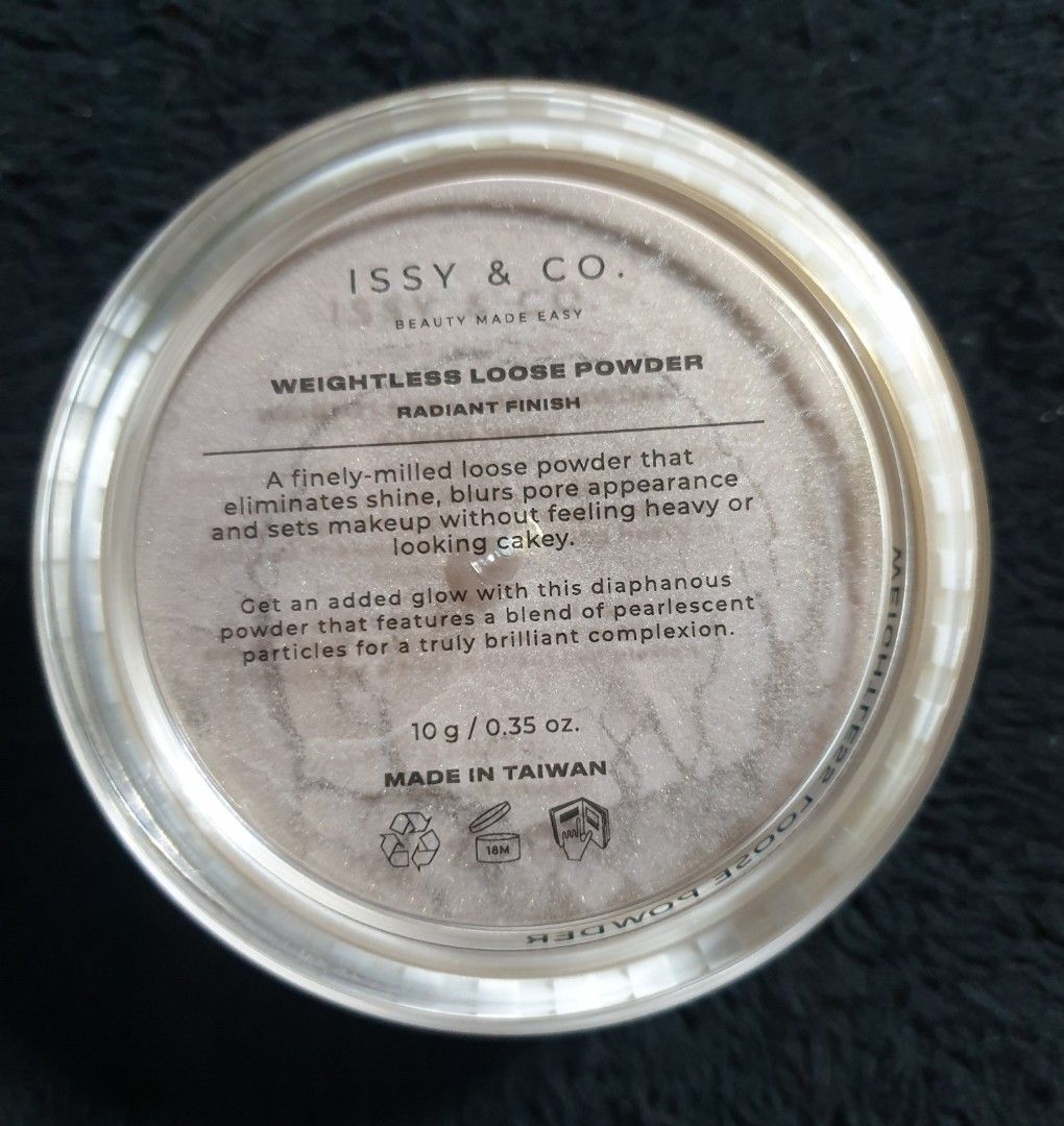 Issy & co weightless loose powder in radiant finish on Carousell