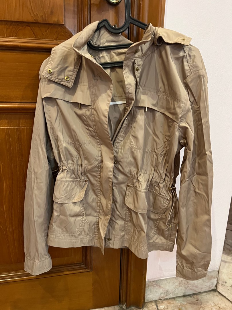 Jaket bahan parasut merk Zara, Fesyen Wanita, Pakaian Wanita, Baju ... Jaket bahan parasut merk Zara, Fesyen Wanita, Pakaian Wanita, Baju ...