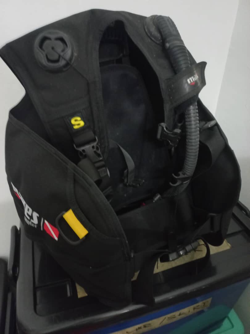 Mares BCD, Sports Equipment, Sports & Games, Water Sports on Carousell