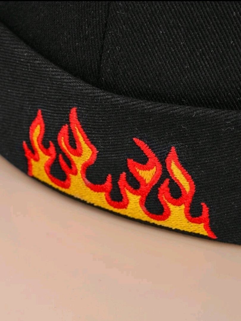 Men Flame Embroidered Docker Hat, 預購在旋轉拍賣