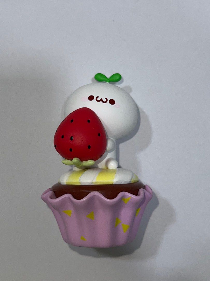 miniso budding pop macaron series- cupcake, Hobbies & Toys, Toys ...