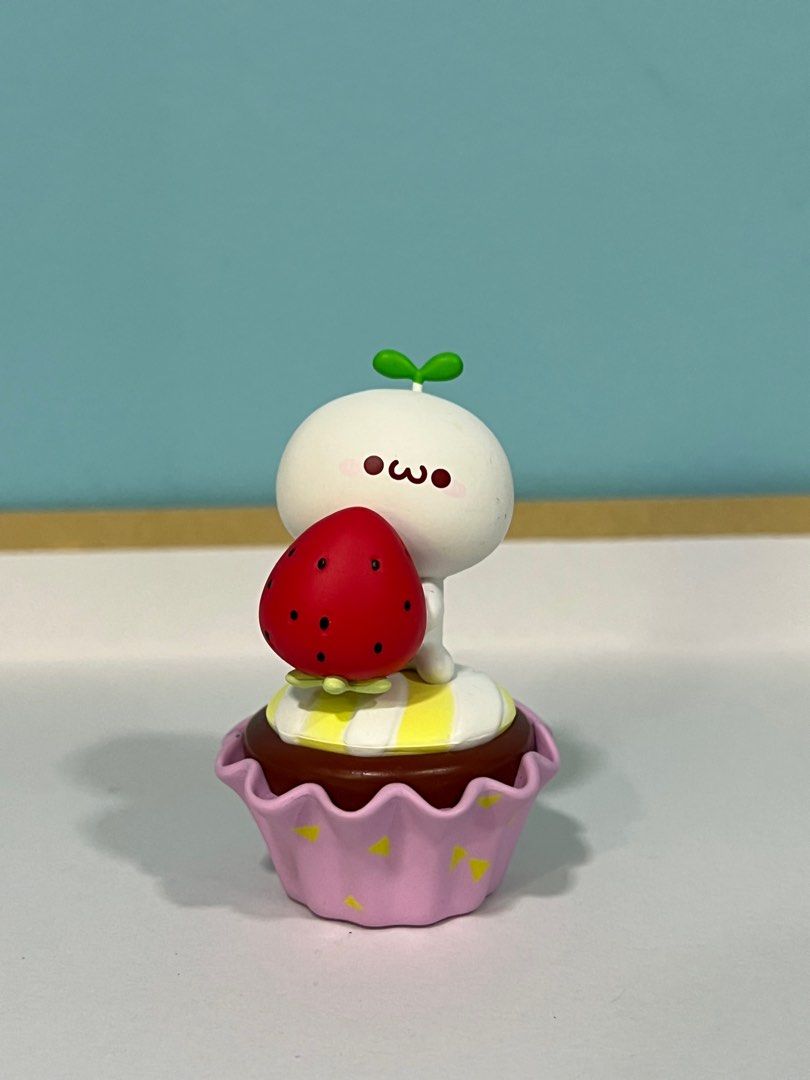 miniso budding pop macaron series- cupcake, Hobbies & Toys, Toys ...