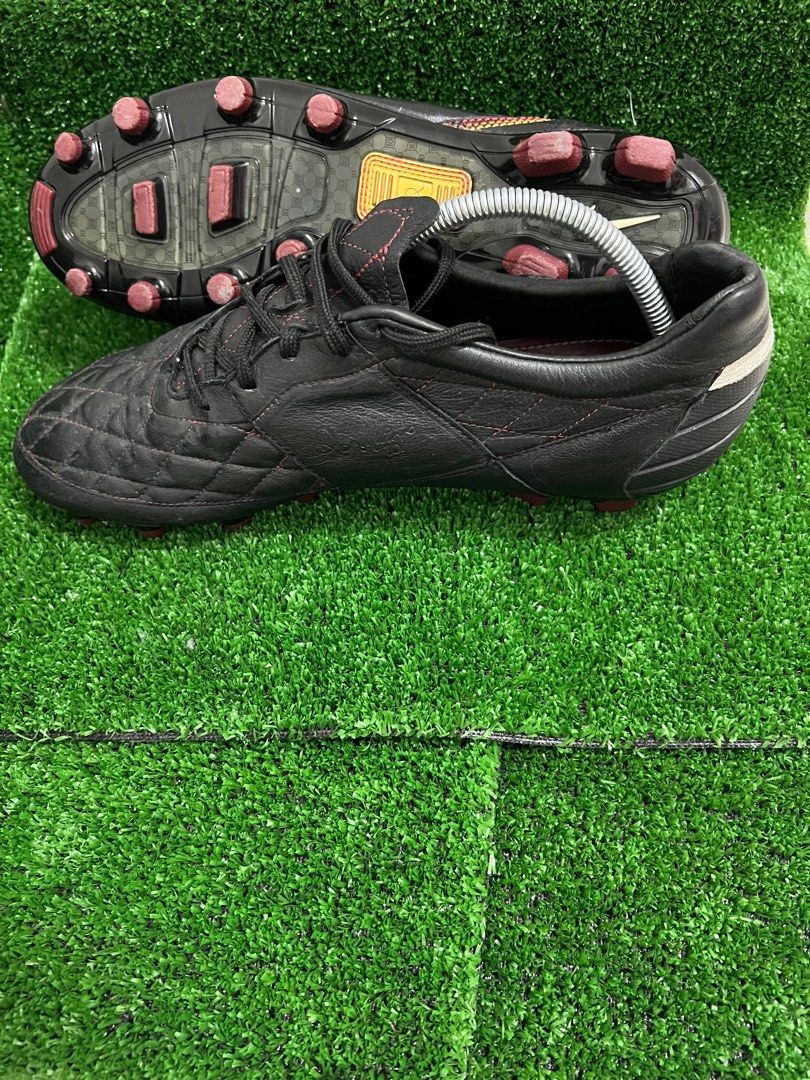 nike r10, Men's Fashion, Footwear, Boots on Carousell