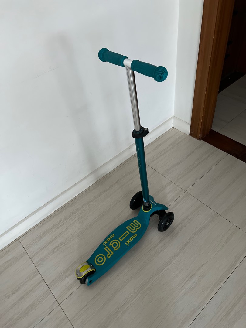 Original Micro Maxi Deluxe Scooter (Petrol) on Carousell