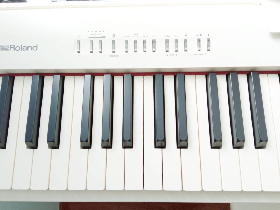 Roland FP-30 Digital Piano complete set and BNC-11 Piano Bench (White), Hobbies & Toys, Music ...