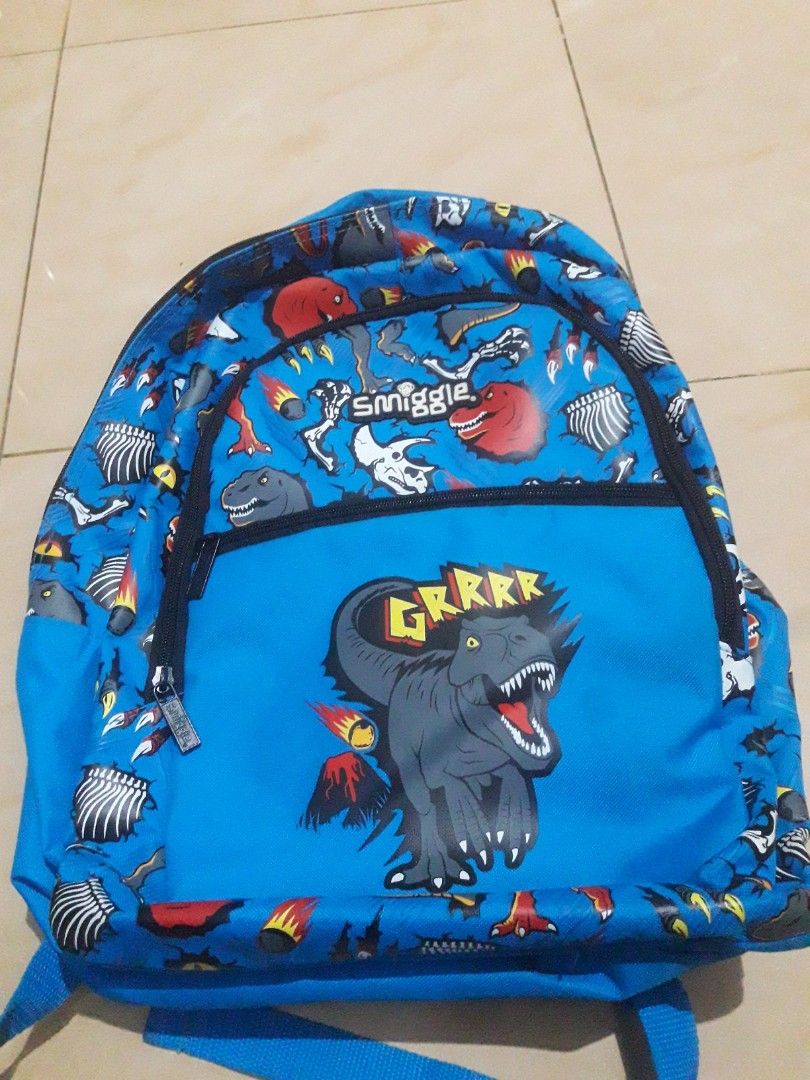 Satu set tas smiggle dan lunch bag box double decker dinosaurus biru ...