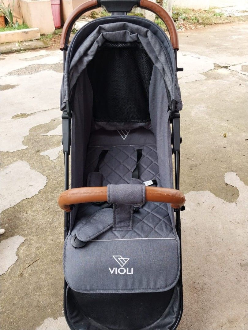 Stroller violi traveling warna abu abu, Bayi & Anak, Kereta, Kursi ...