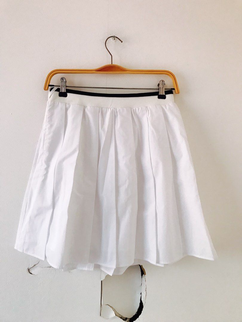 Uniqlo Rok Mini Lipit White Jw Anderson, Fesyen Wanita, Pakaian Wanita ...