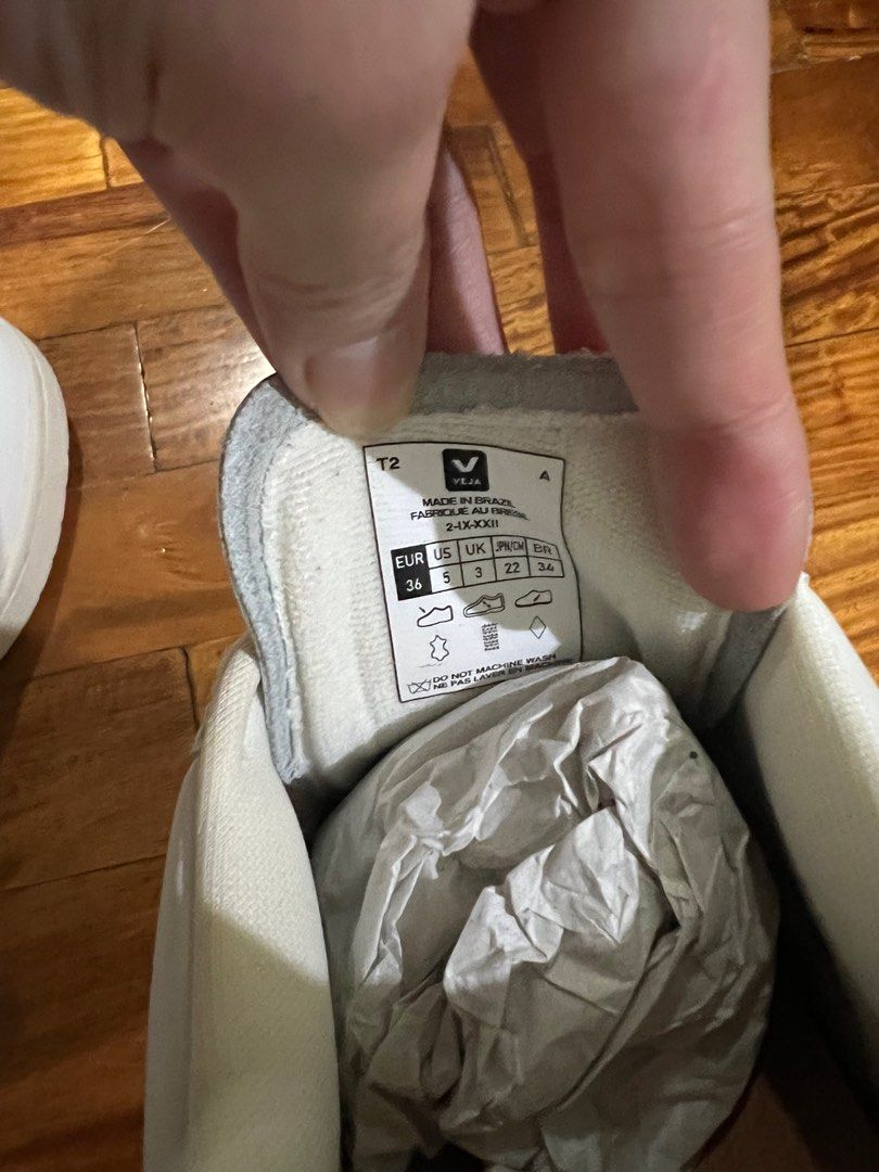 Veja V12 Complete w/ Box on Carousell