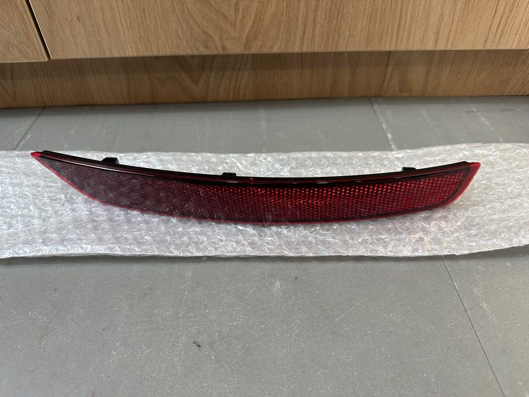 VOLKSWAGEN GOLF REFLECTOR RH, Car Accessories, Accessories on Carousell